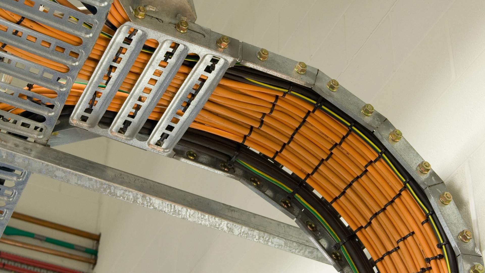 Cable Management – RISER